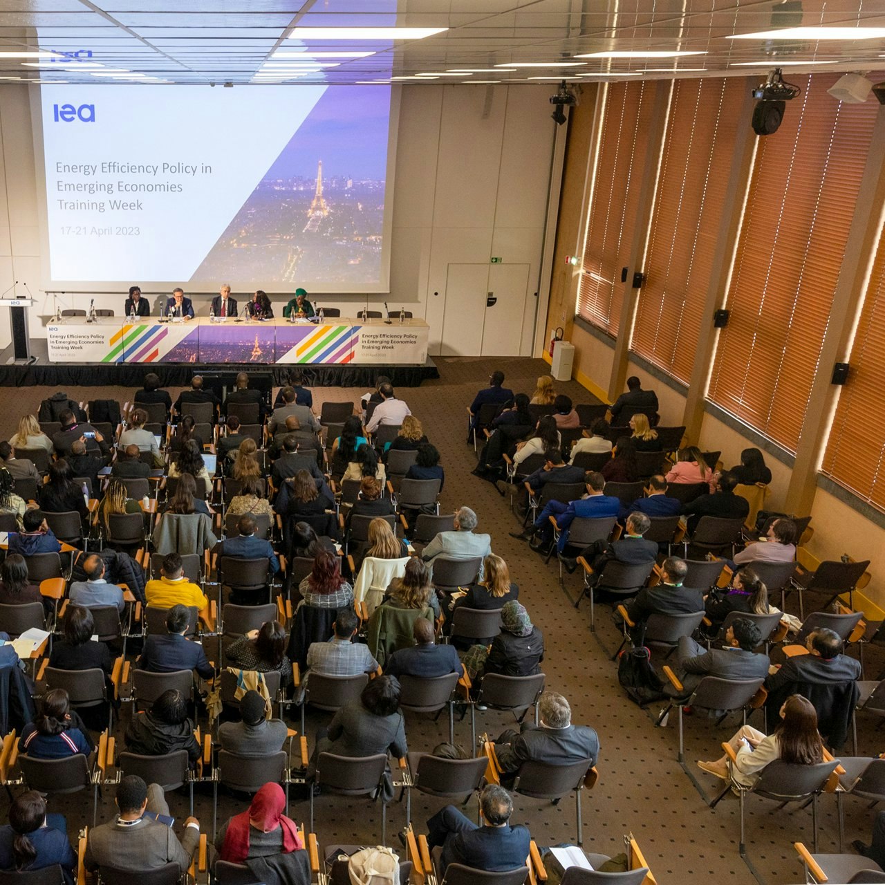 Over 120 people from more than 40 countries take part in IEA’s energy efficiency training week ...